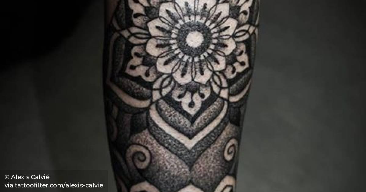 Dotwork ornamental piece on the forearm.