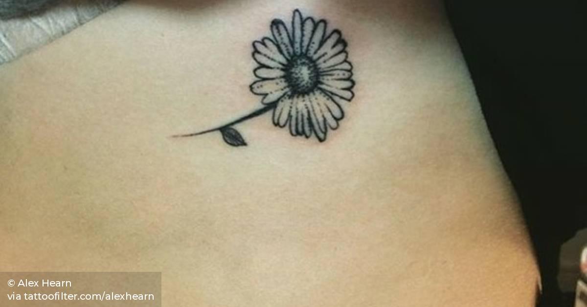 Pelvis tattoo of a daisy flower.
