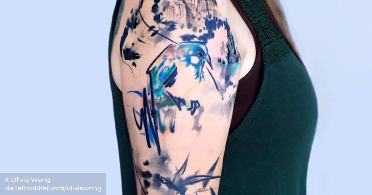 Abstract tattoo on the right upper arm and shoulder.