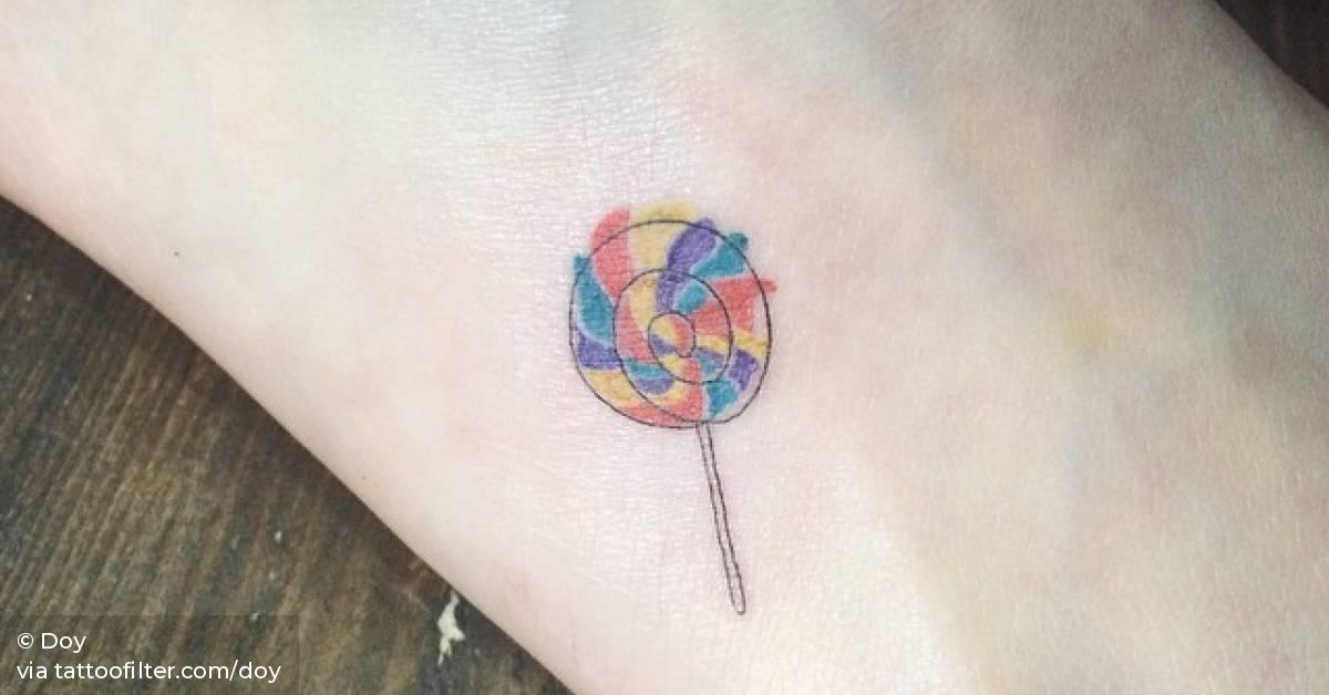 Sketchy lollipop tattoo on the right foot.