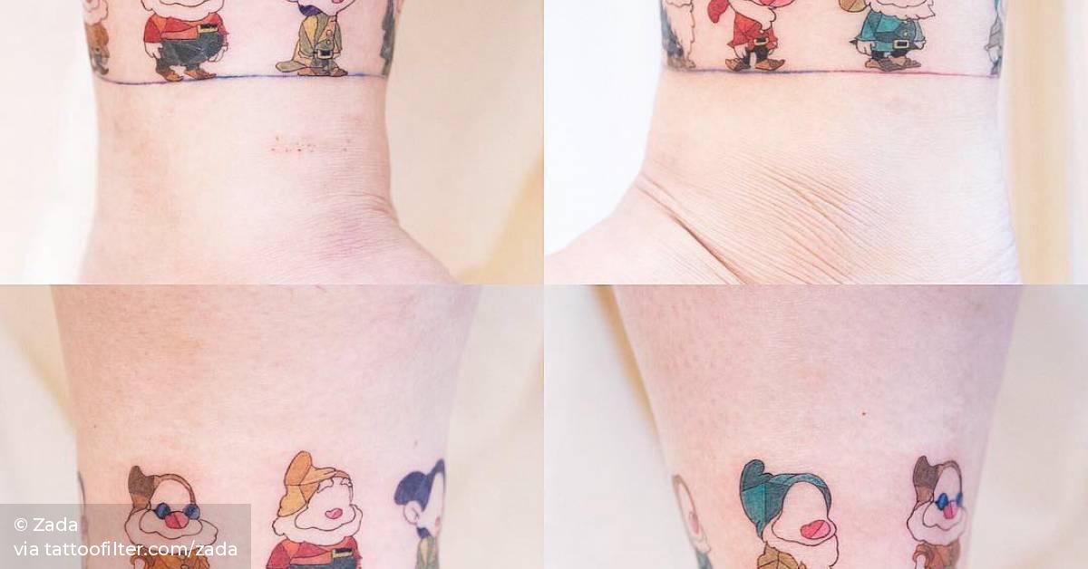 Snow White and the Seven Dwarfs anklet.