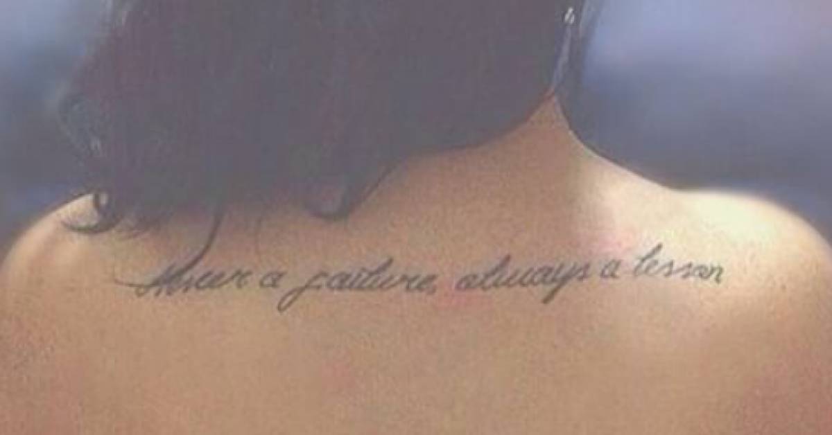 Tatuaje que dice "Never a failure, always a lesson",