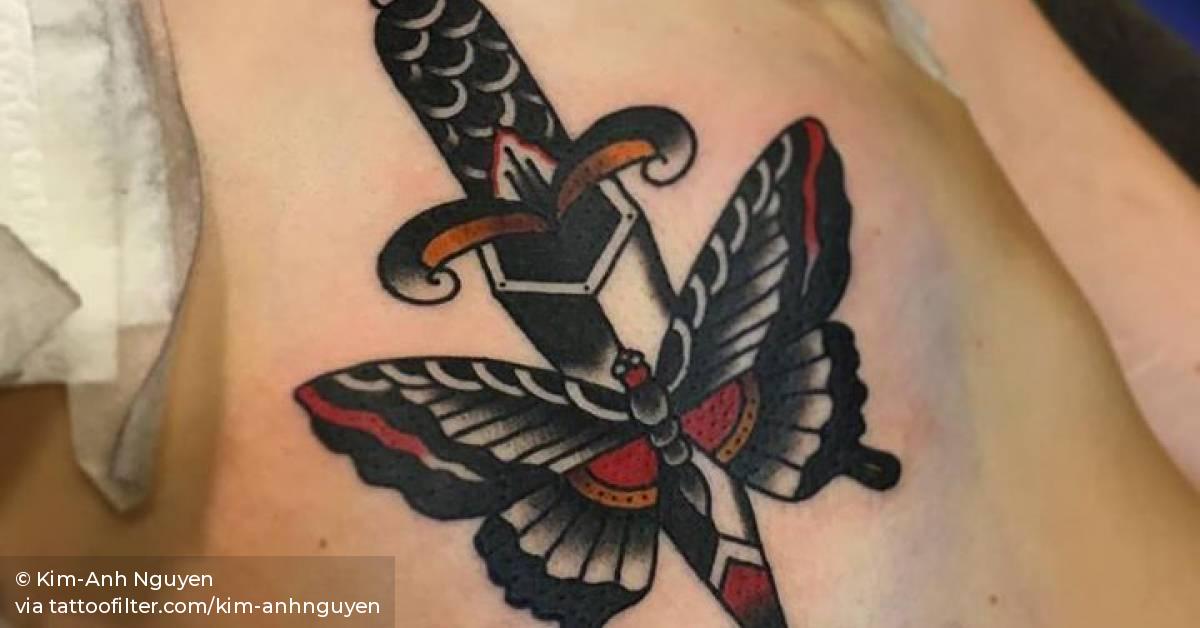 Little butterfly dagger on Laura's stomach!