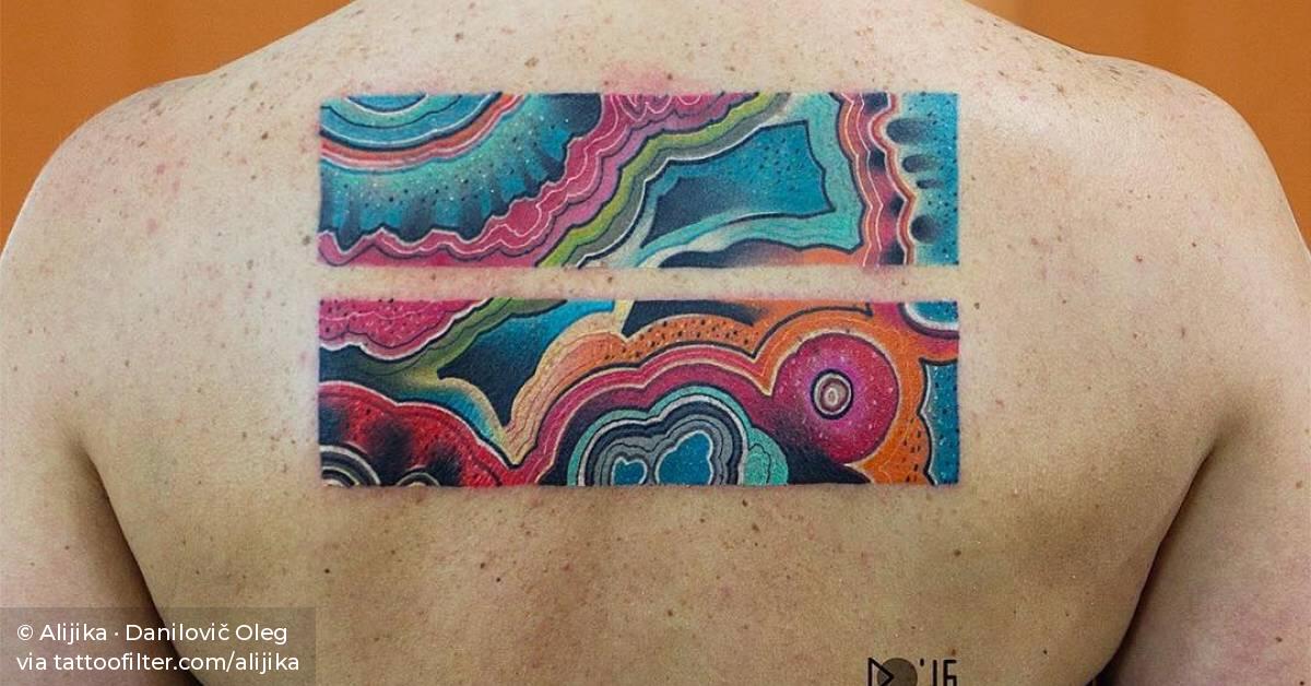 Abstract piece on the upper back.