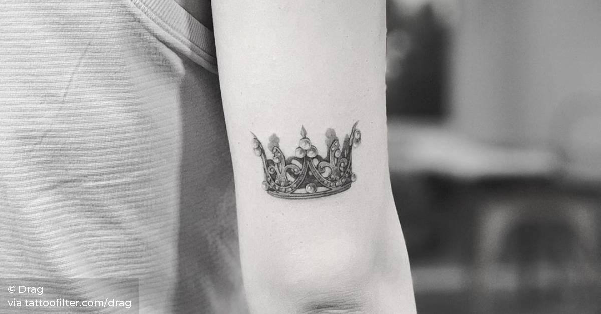 Single needle crown tattoo on the back of the right