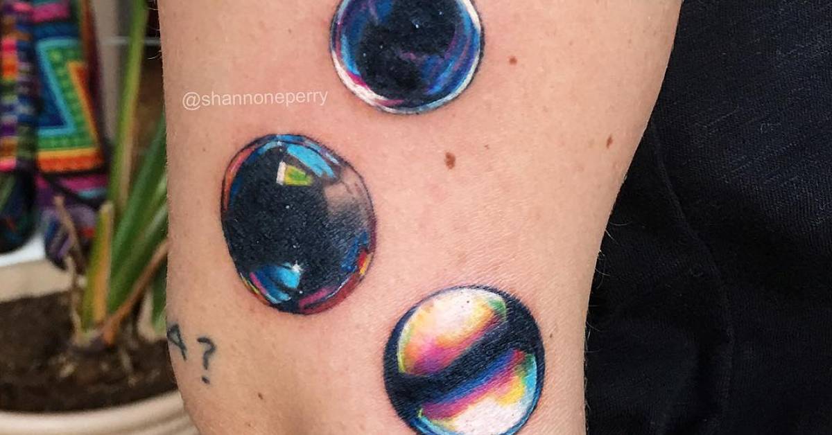 Marble tattoos on the right upper arm.