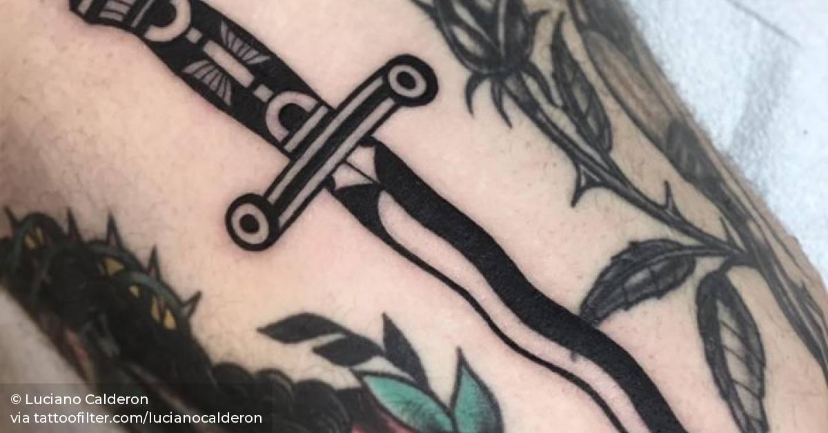 Tatuaje de una espada.