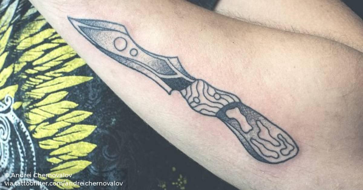 Neotraditional style knife on the forearm.