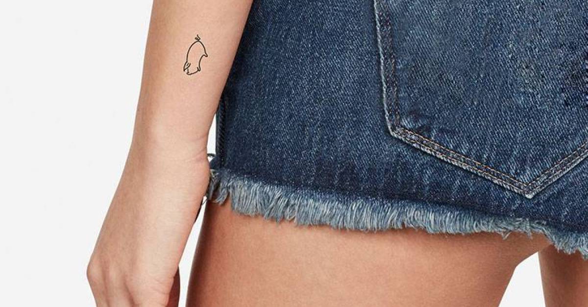 Minimalist piggy temporary tattoo, get it here