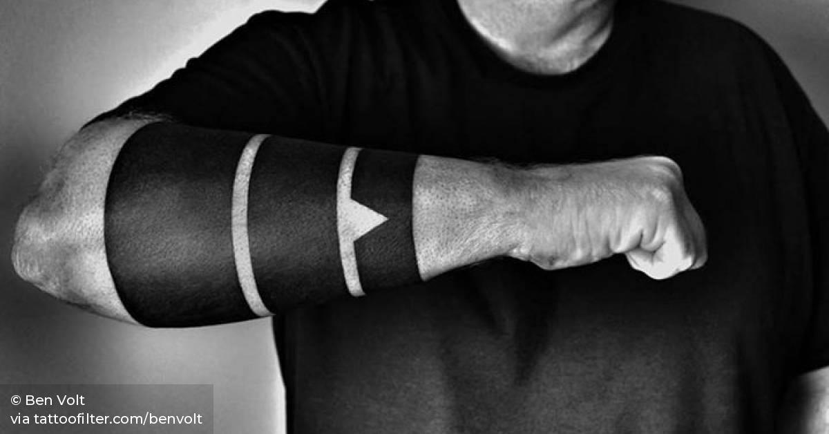 A simple and bold triangular/band piece for James.