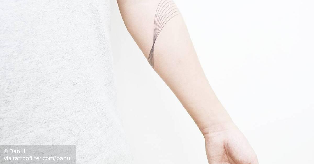 Geometric style armband.