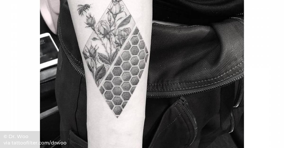 Rhombus tattoo on the right inner forearm.