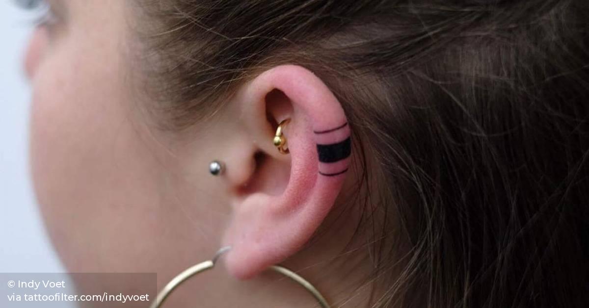 Minimalisth hand poked helix tattoo.