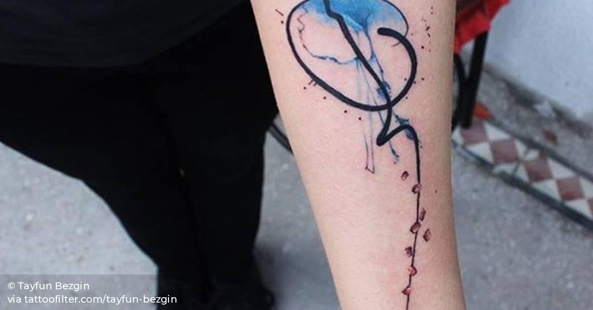 Abstract piece on the left inner forearm.