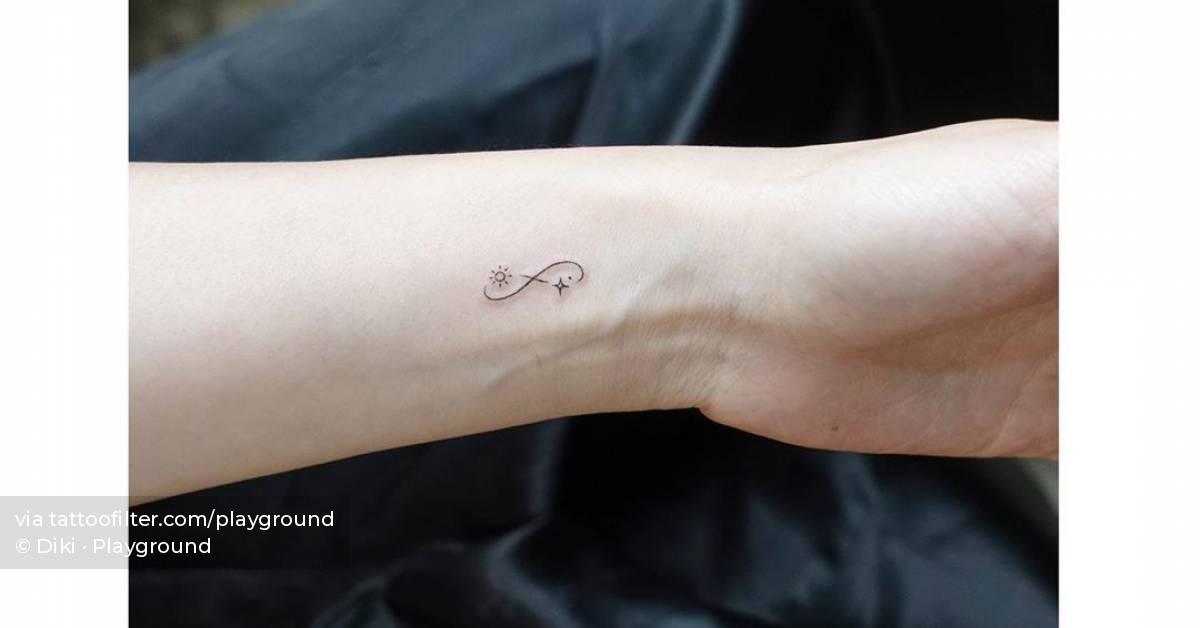 Fine line infinity symbol