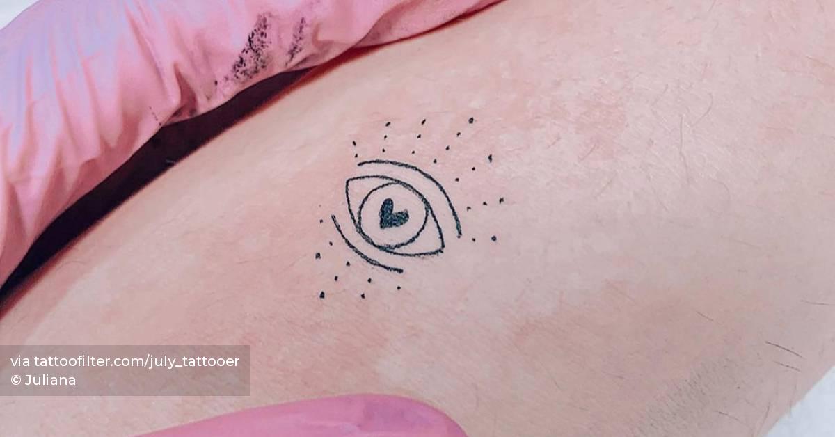 FIne line eye tattoo on the tricep