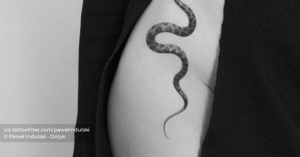 Micro-realistic snake tattoo on the hip