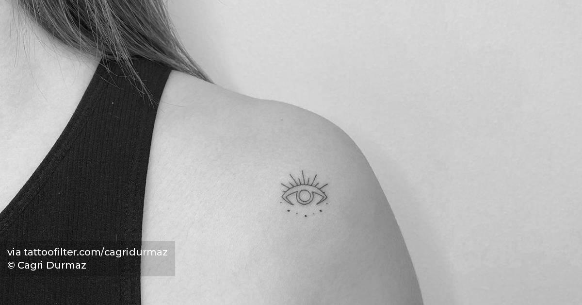 Fine line eye tattoo on the shoulder