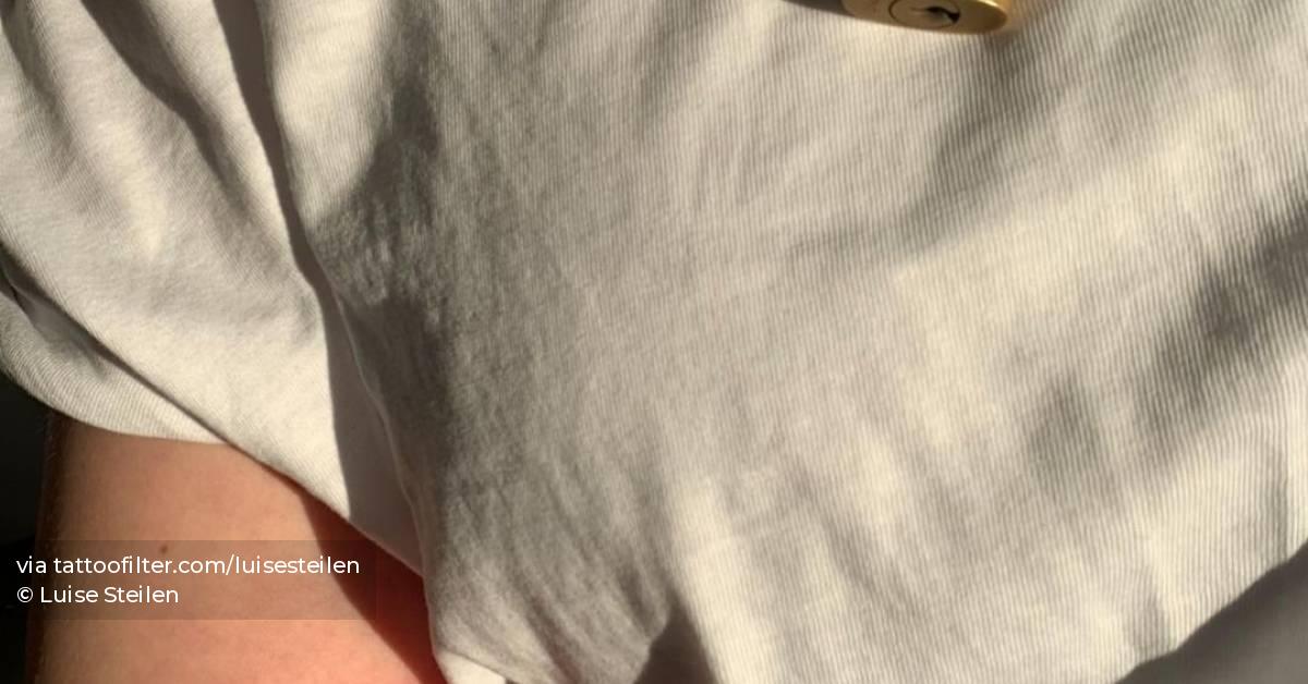 "1971" lettering tattoo on the inner arm.