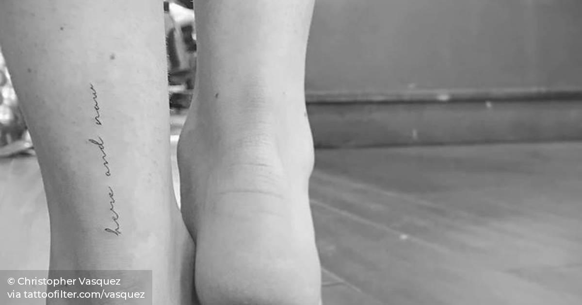 “Here and now” tattoo on the back of the left