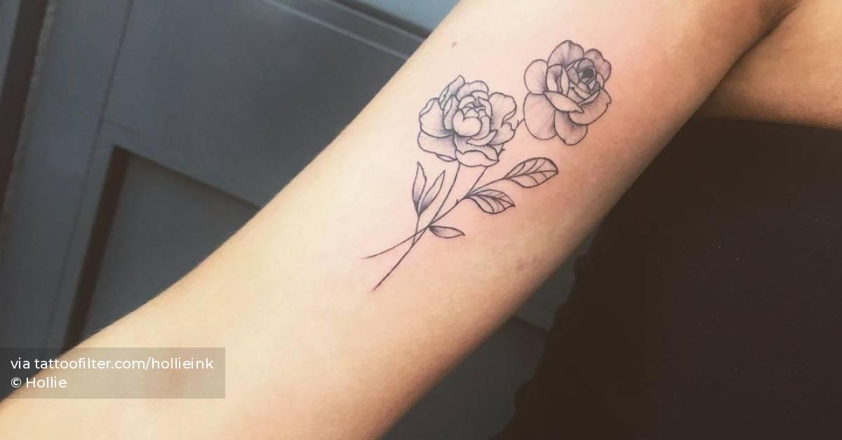 Fine line roses tattoo on the inner arm.
