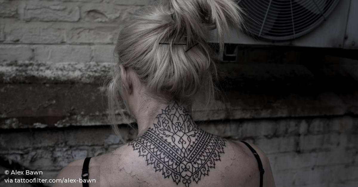 Ornamental piece on the back of the neck / upper back.