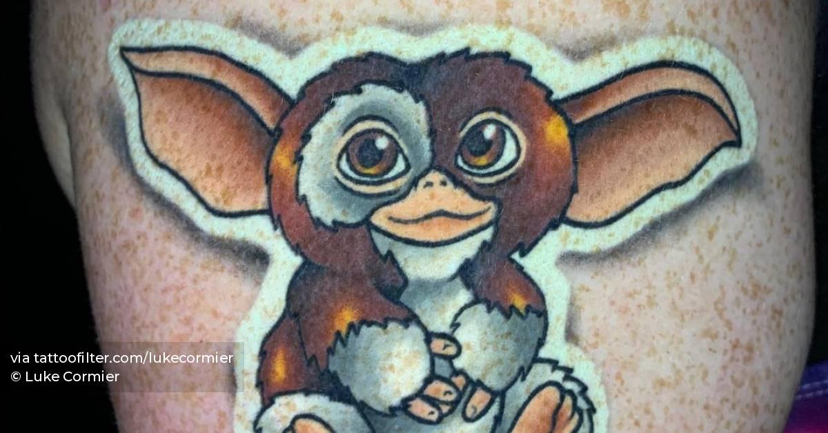 Gizmo Sticker Tattoo on the upper arm (healed).