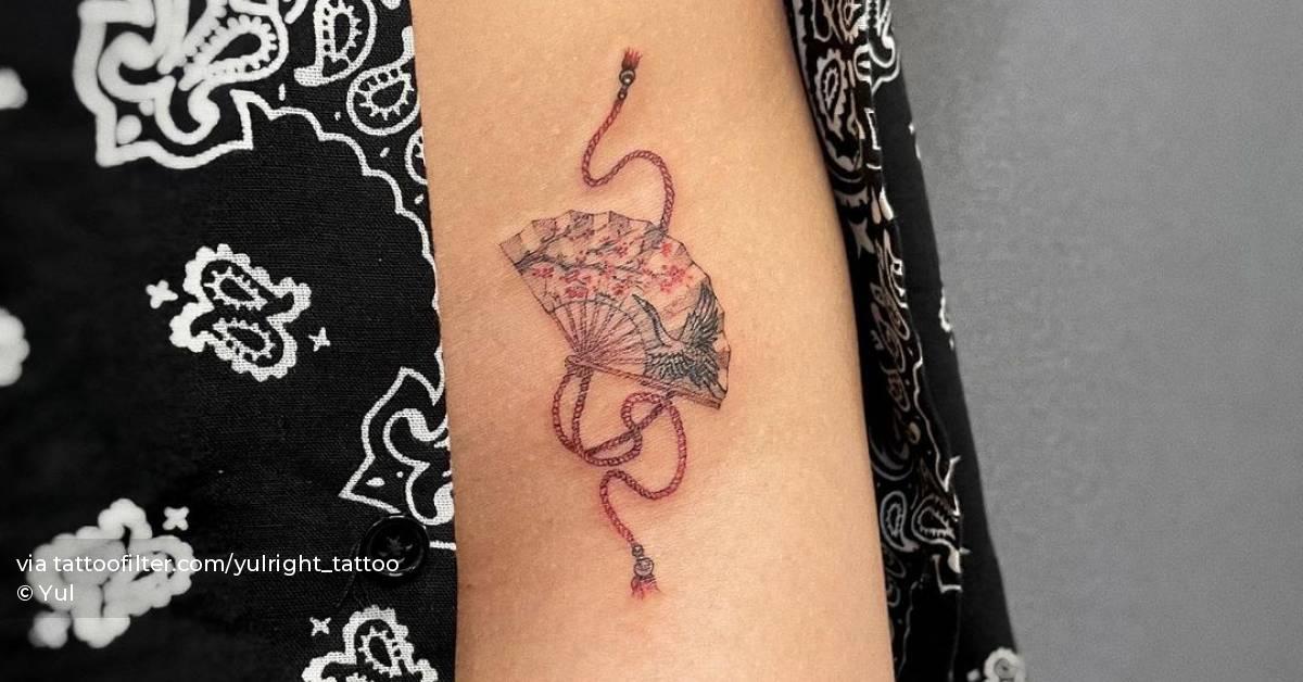 Micro-realistic hand fan tattoo on the pelvis.