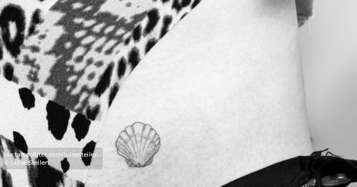 Fine line sea shell tattoo on the pelvis.