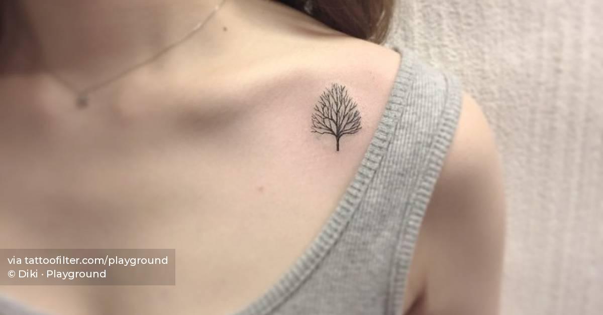 Fine line leafless tree tattoo on the collarbone.