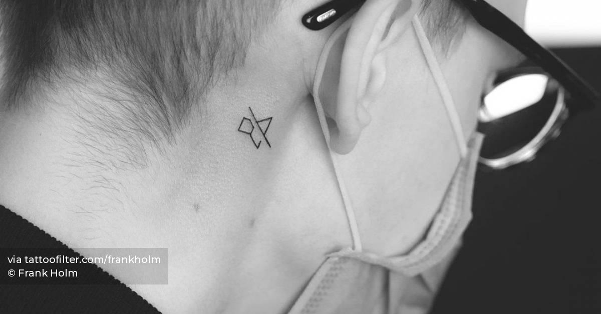 Music media control tattoo that symbolizes hearing