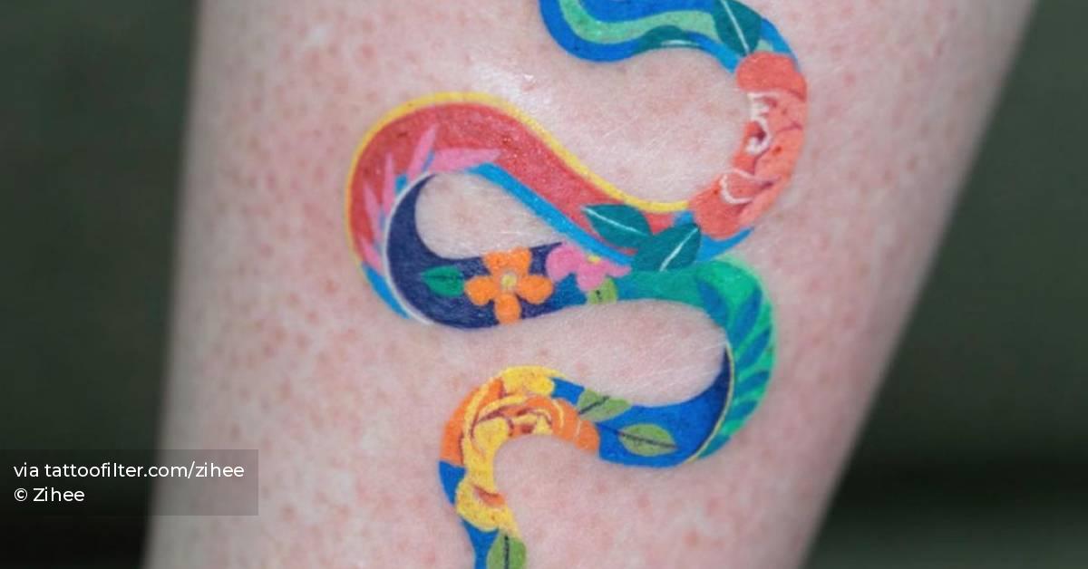 Original floral snake design done on the shin.