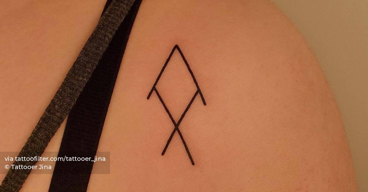 Rune tattoo done on the shoulder.