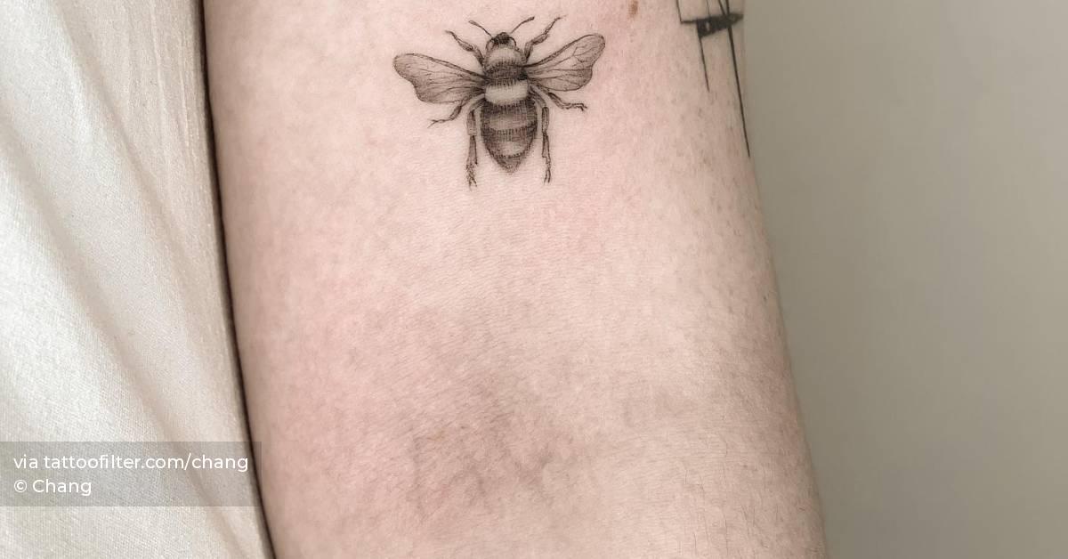Micro-realistic bee tattoo done on the bicep.
