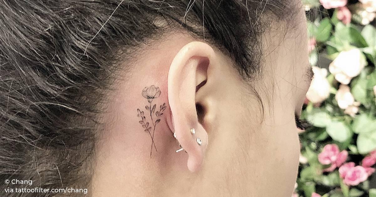 Single needle flowers behind the right ear.