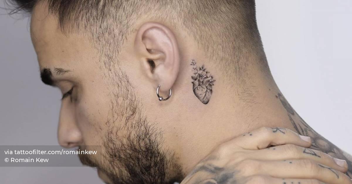 Anatomical heart with flowers on Diogo Piçarra.