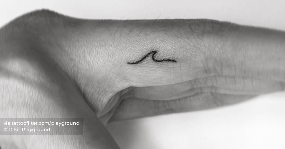 Mini wave tattoo done on the finger, minimalistic