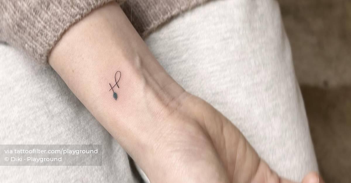 Minimalistic letter "H" tattoo done on the wrist.