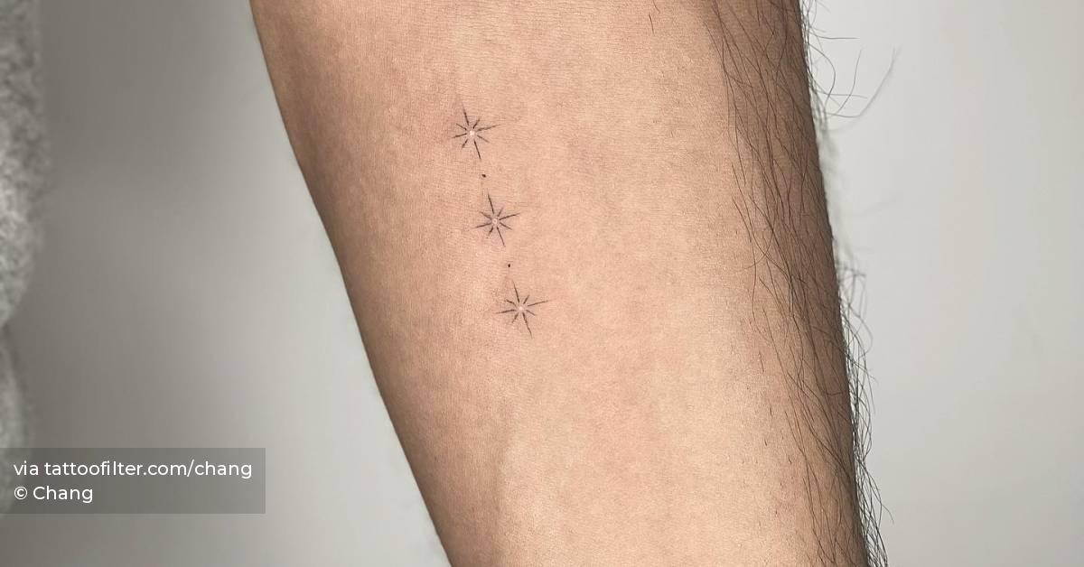 Minimalistic stars tattoo done in fine line.