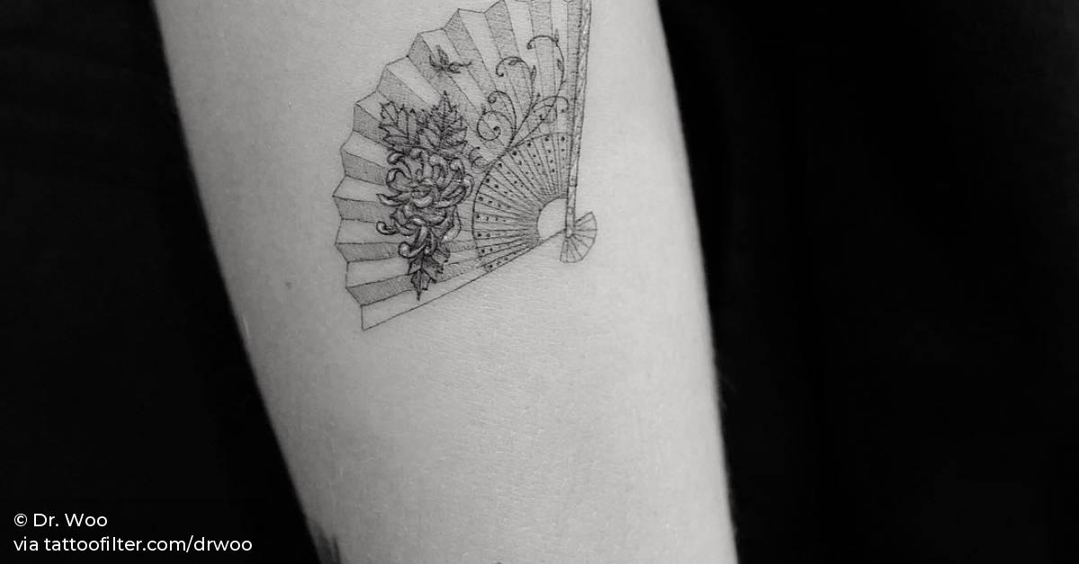 Single needle hand fan tattoo on the right forearm.