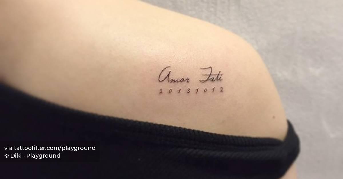 "Amor fati" and date tattooed on the shoulder blade.