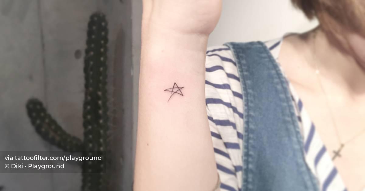 Fine line star tattoo done on the wrist, minimalistic