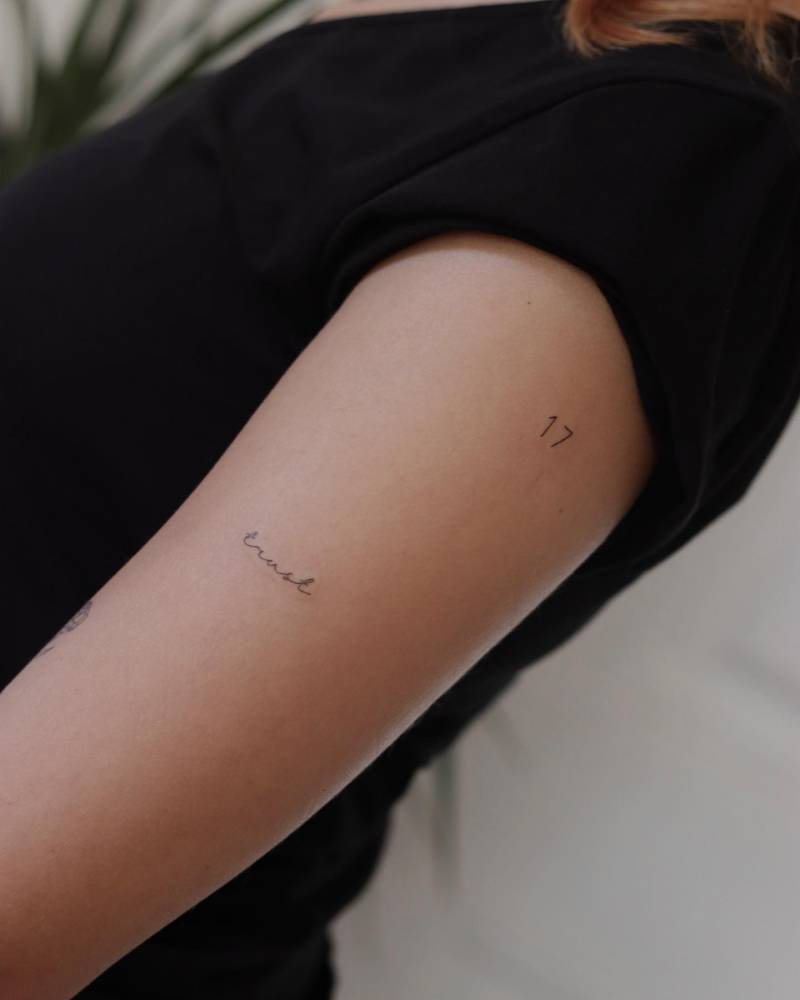  Trust And Number 17 Tattooed On The Upper Arm 