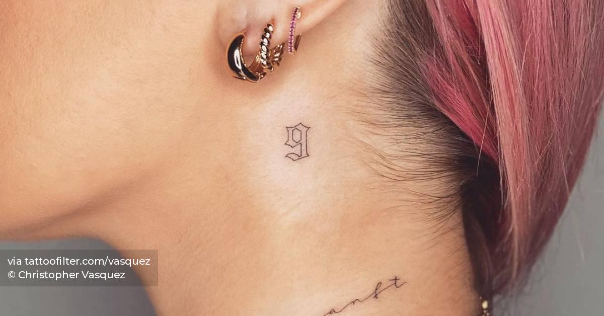 Number "9" and "sei sanft" lettering tattoos located on