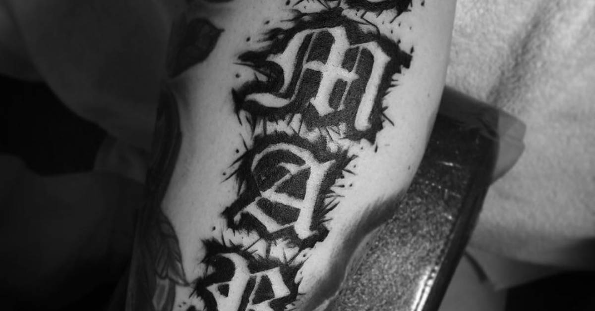 “Smart” tattoo on Casper Smart.