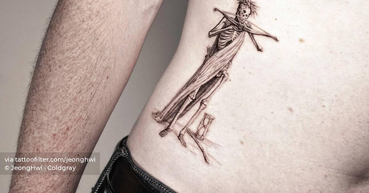 Micro-realistic skeleton tattoo located on the waist.