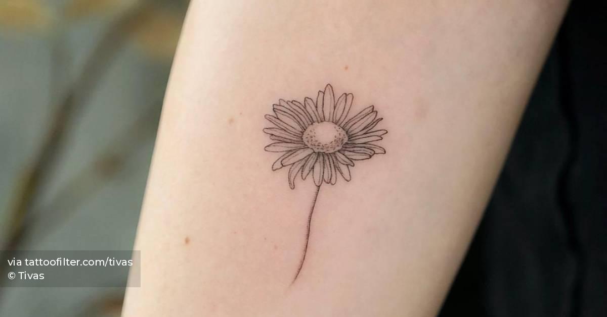 Fine line daisy tattoo done on the inner forearm.