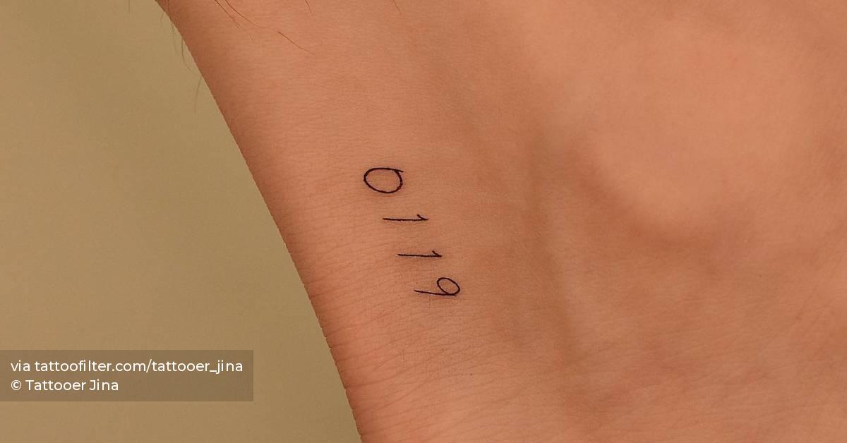 Number "0119" tattooed on the ankle.