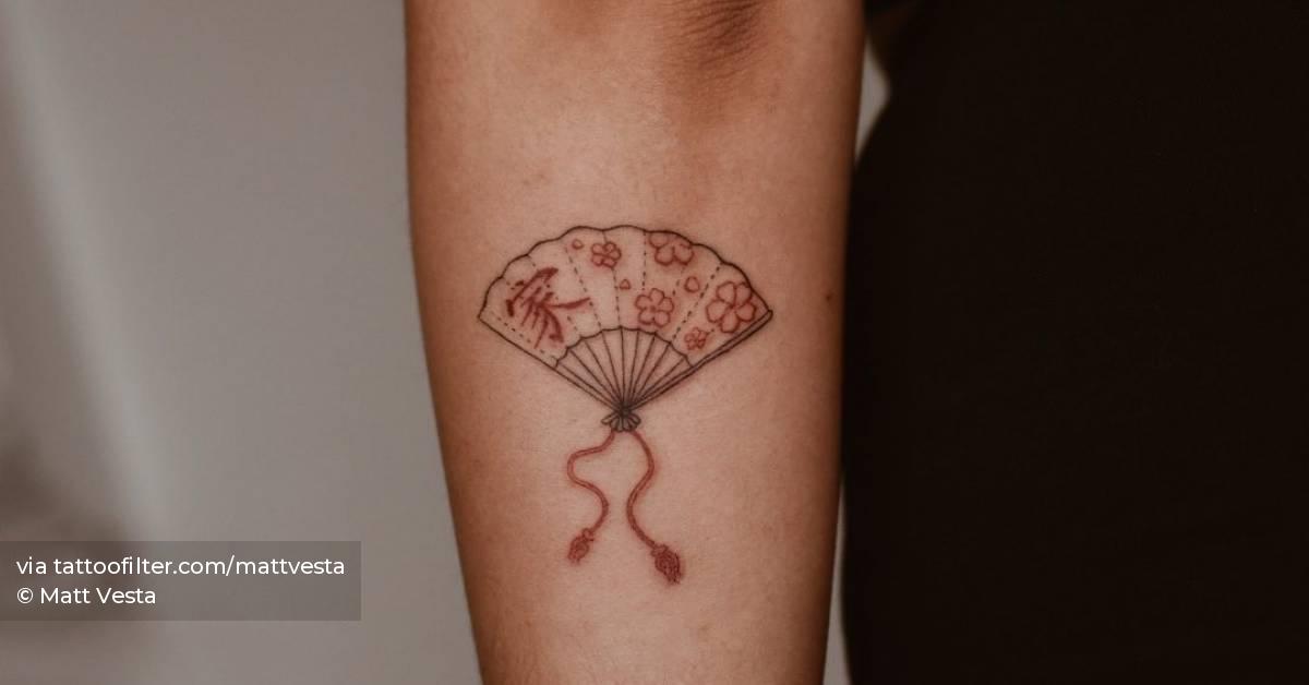 Illustrative style hand fan tattooed on the forearm.