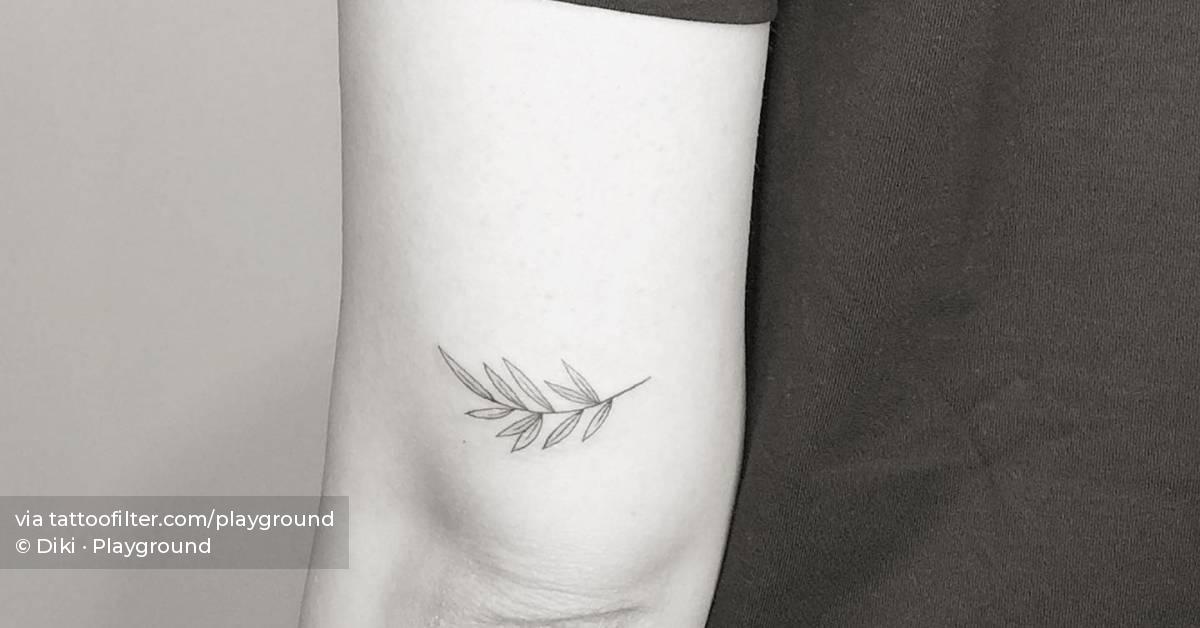Fine line leaves tattoo located on the tricep.